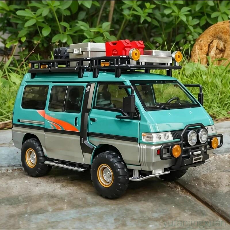 Премиумлитая под давлением модель автомобиля из сплава металла, синий Mitsubishi Delica Off Road MPV 1:24