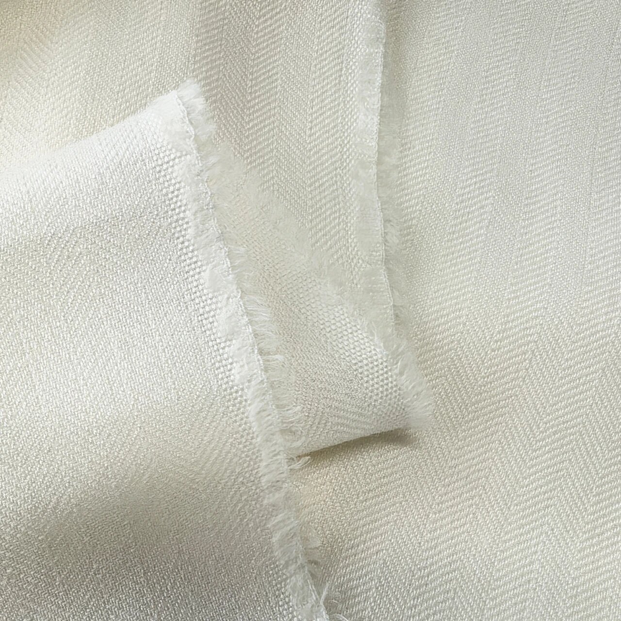 Ткань шелково-шерстяная "елочка" Off-White, 95 см