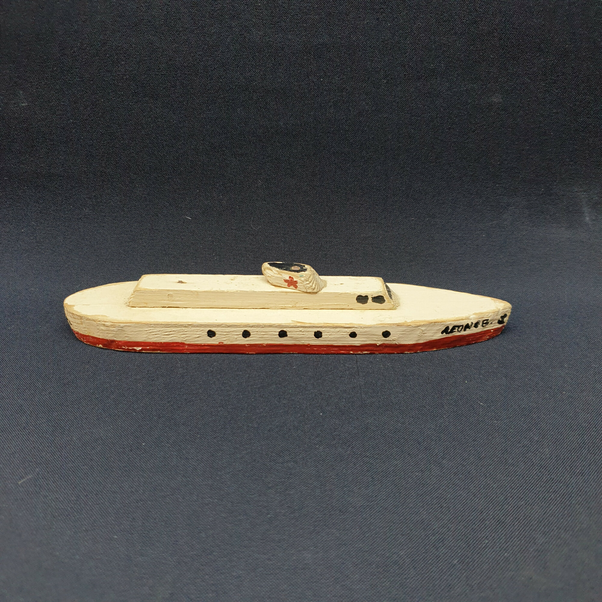 Игрушка винтажная, СССР. Деревянный теплоход, расписная фигурка корабля ручной работы