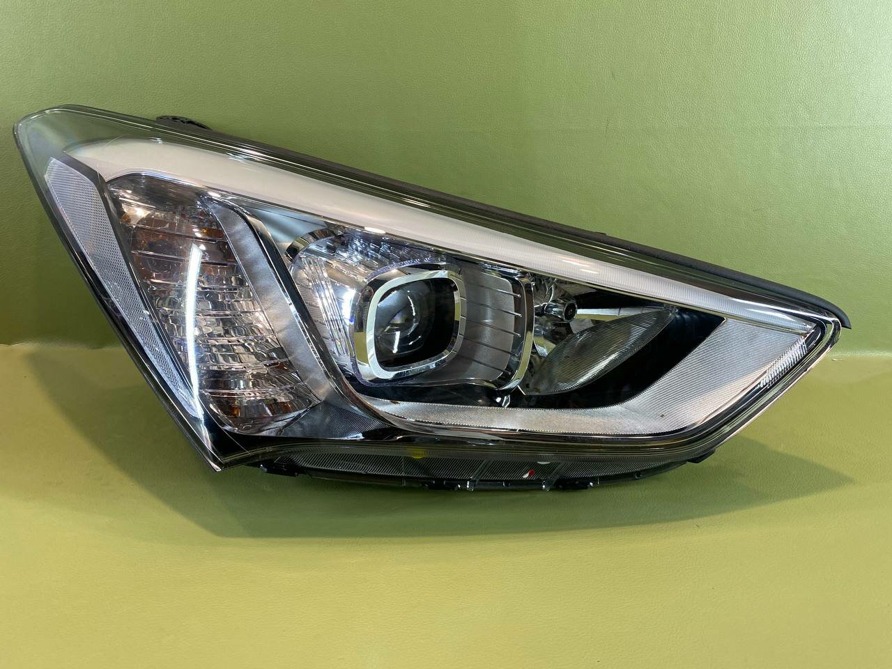 Фара передняя правая (ксенон в сборе) для Hyundai Santa Fe 3 (2012-16гг) 921022W125