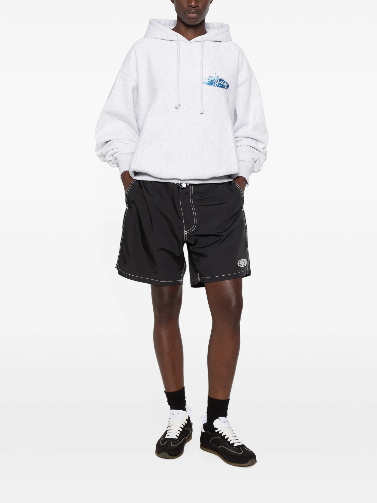 Шорты Stussy Contrast-stitch logo-patch shorts, размер 34 — фото 1