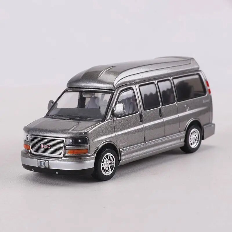 Масштабная модель автомобиля Maisto Savana Explorer 1:64 Gray
