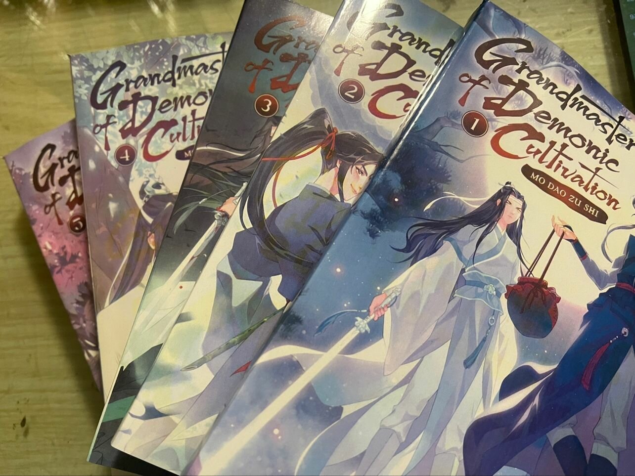 The complete set of Master of Magic 1-5 is completed in English. The latest chapter is a paper book in English Reprinted books