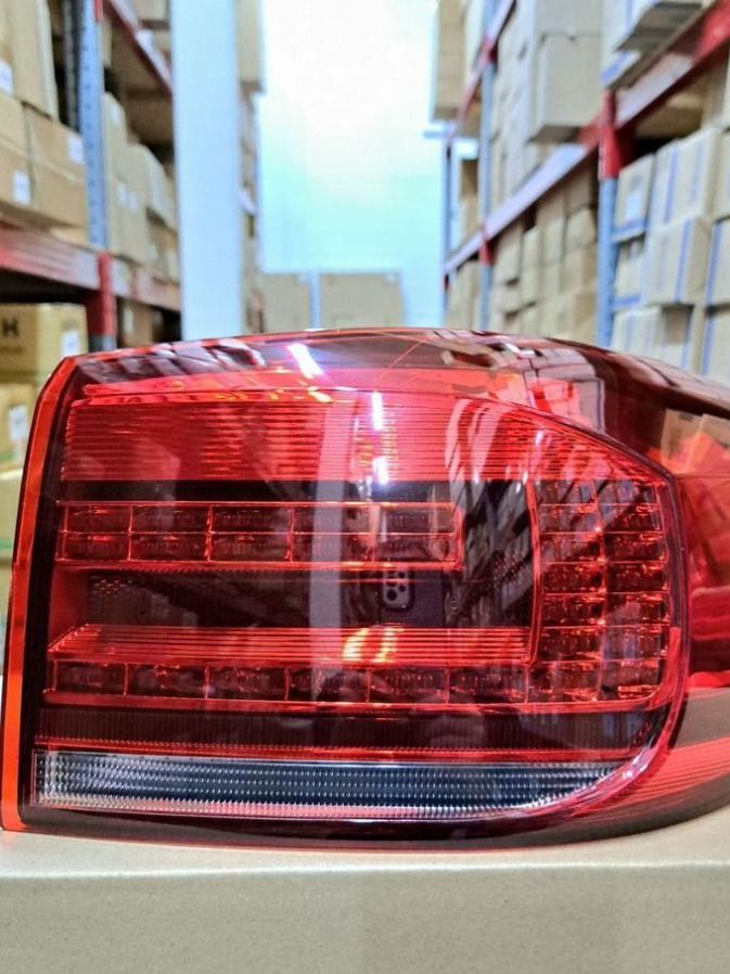 Фонарь правый внешний VOLKSWAGEN TIGUAN 11-16 LED