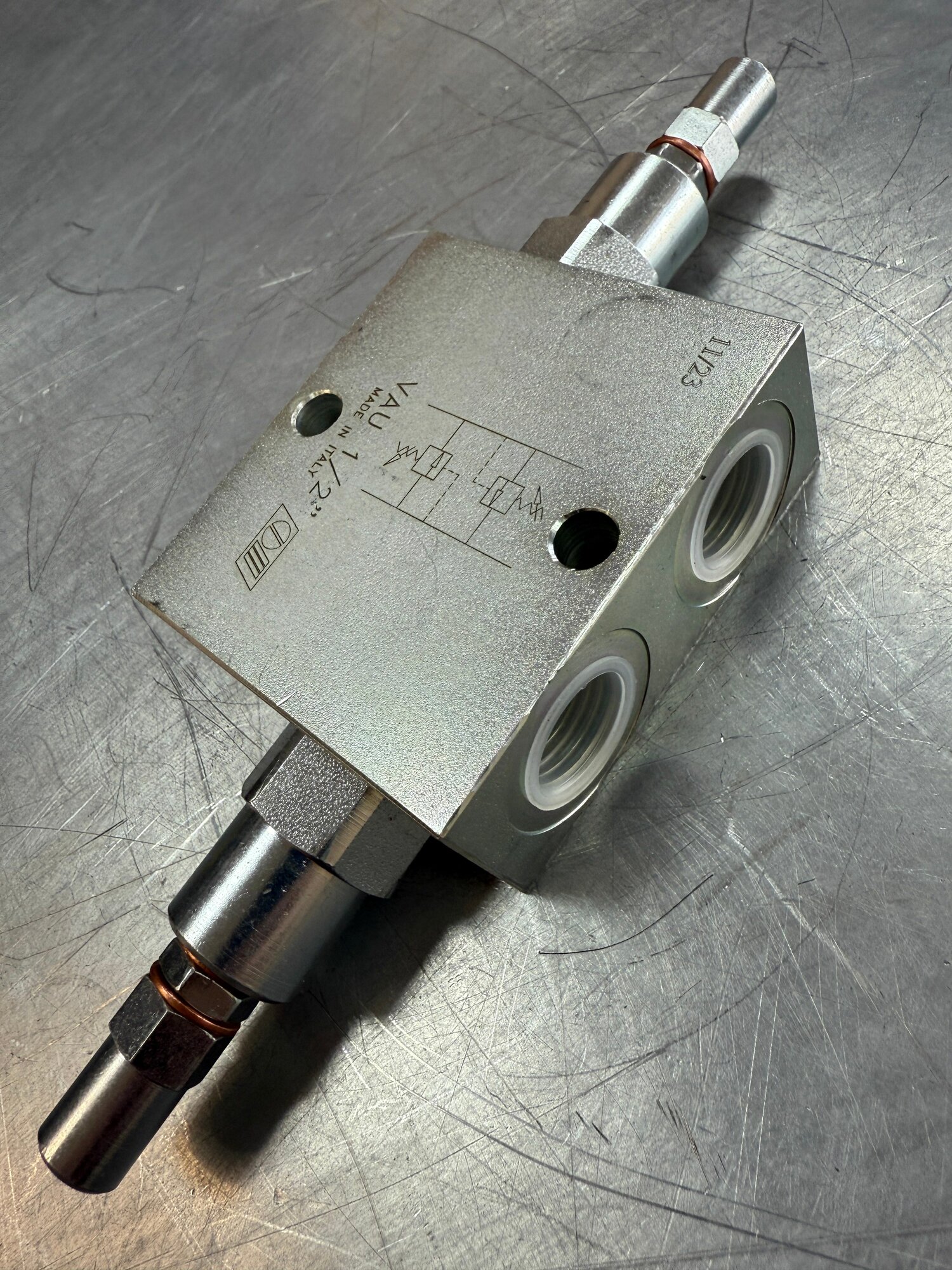 Предохранительный клапан VAU 1/2" (10-180 BAR) для грузовых автомобилей и спецтехники