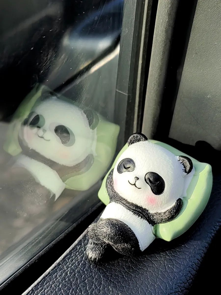 Игрушка на панель авто спящая панда