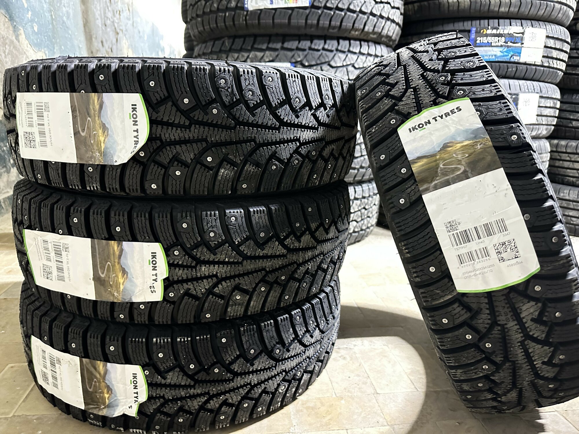 215/60R16 Ikon Tyres Character Ice 5 99T XL (2026 год) шипованные