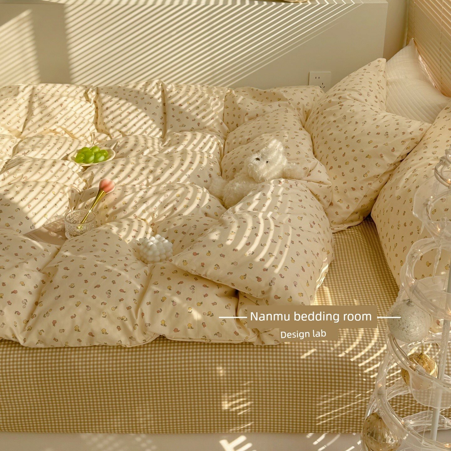 Комплект постельного белья Little Sweet Pea из 4 предметов: яркий хлопковый комплект в горошек кремово-желтого цвета,