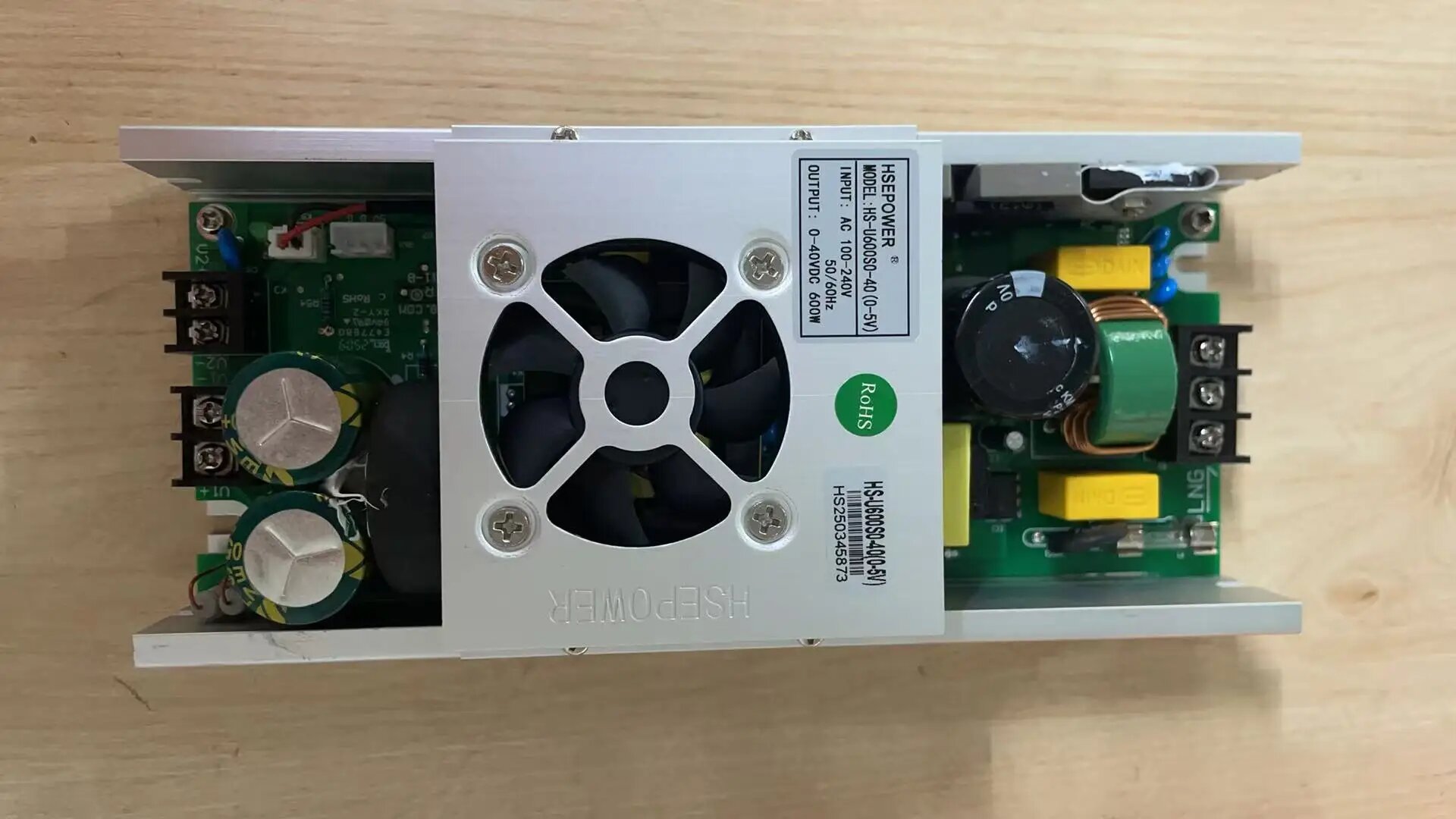Источник питания для сценических светильников HS-U600S0-40