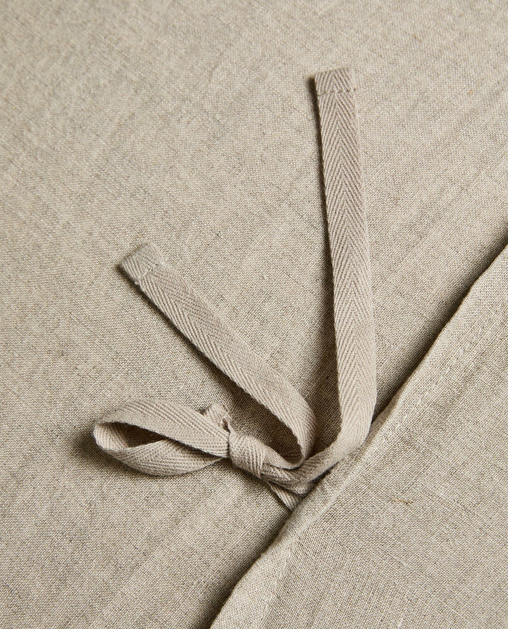 Льняная наволочка размера XXL, 70 x 90 cm , beige. Бренд - Zara Home