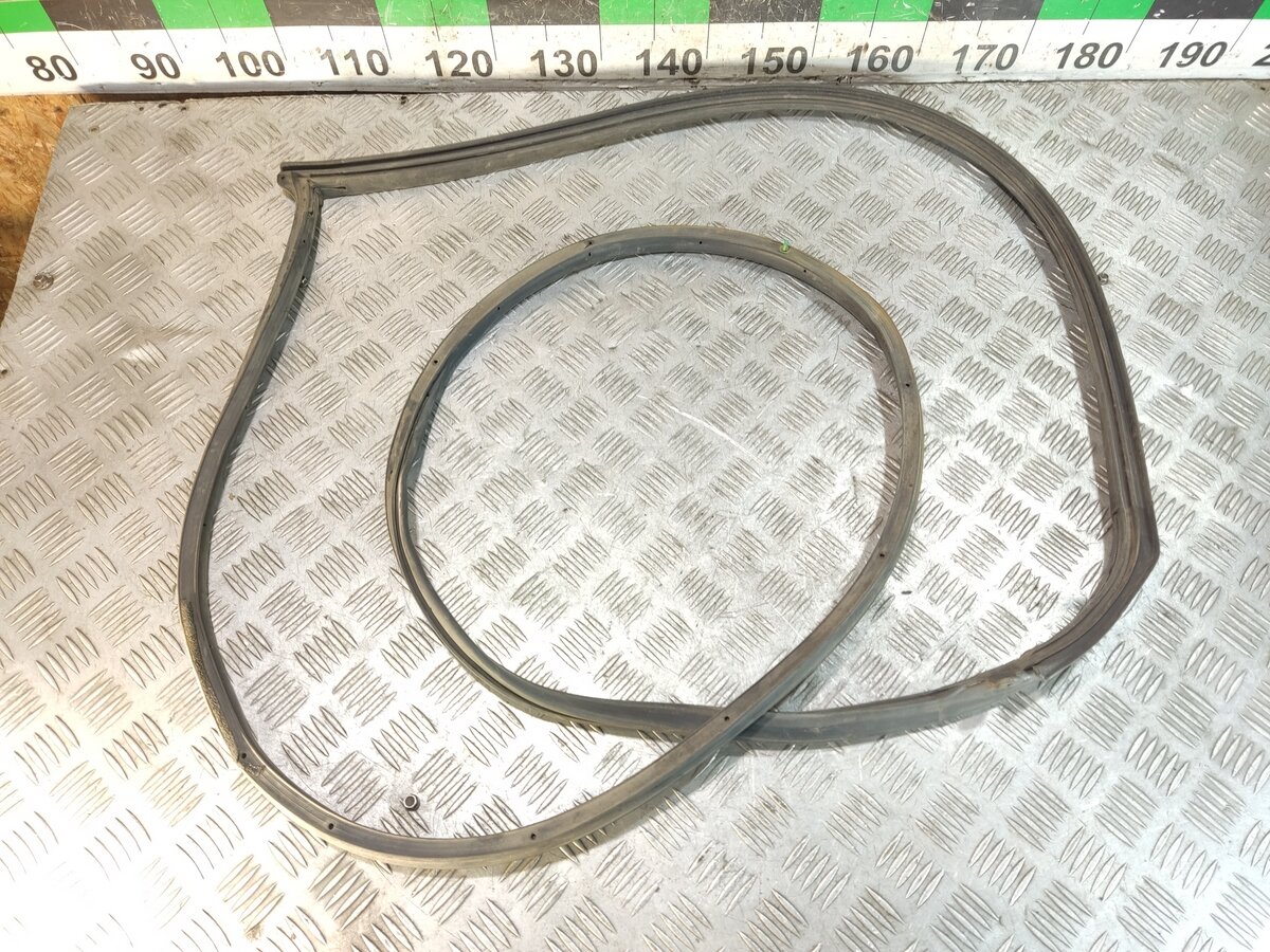 Уплотнитель двери передней правой TOYOTA Corolla e120 678611A020