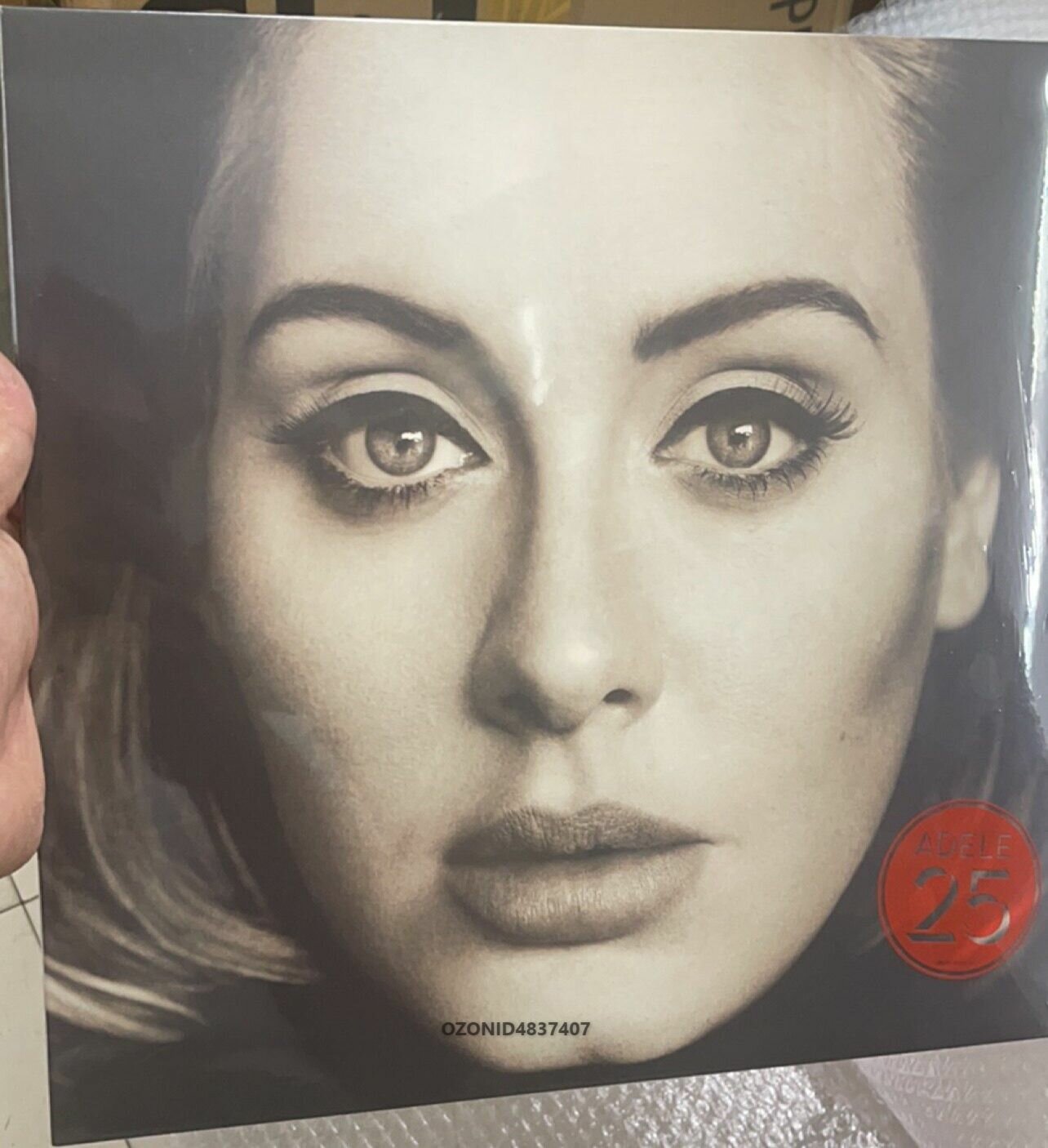 Виниловая пластинка Adele 25 : авторская коллекция, 1 LP, черно-белое оформление обложки