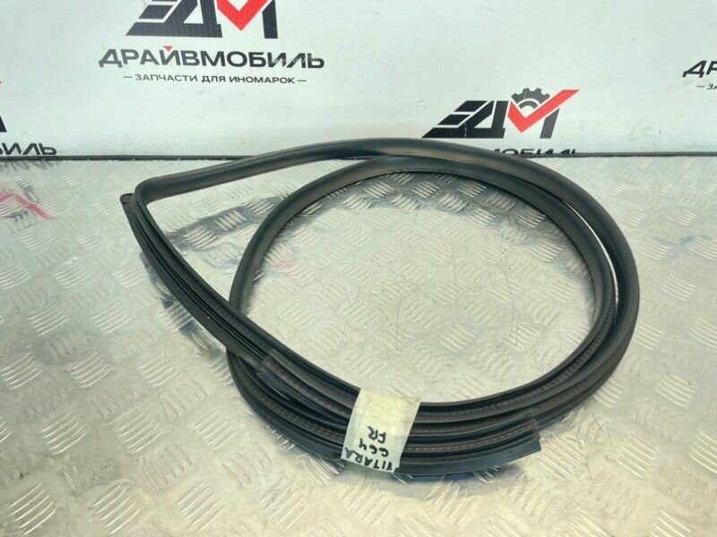 Уплотнитель проема двери Suzuki Grand Vitara 2007 8464165J00 JT J20A, передний правый (с пробегом)
