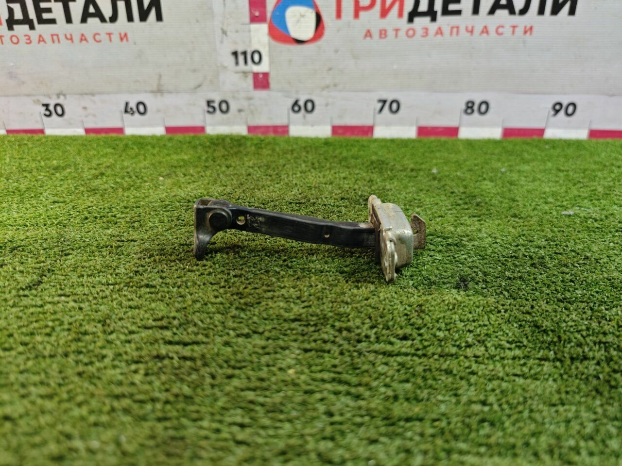 Ограничитель двери Hyundai Solaris 1.6 G4FG задн. прав. (б/у)