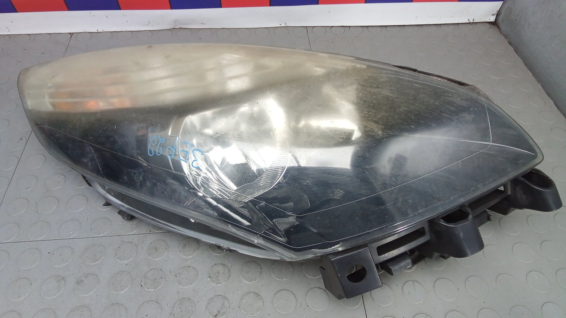 Фара правая RENAULT SCENIC 3