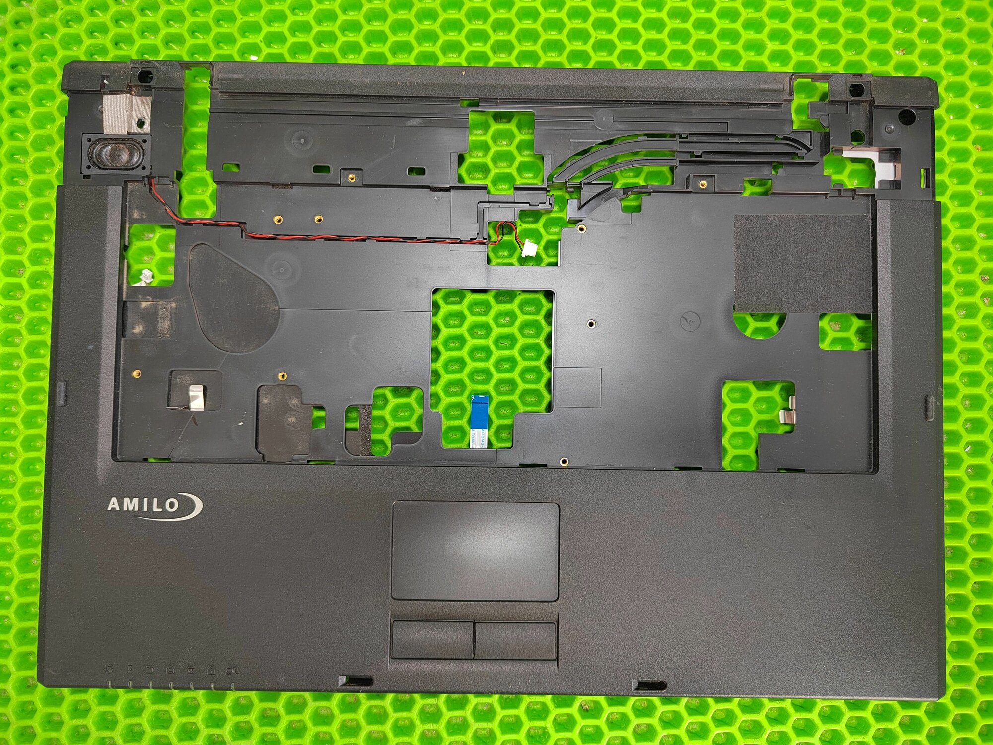 Верхняя часть ноутбука (топкейс) Fujitsu Siemens Amilo La1703