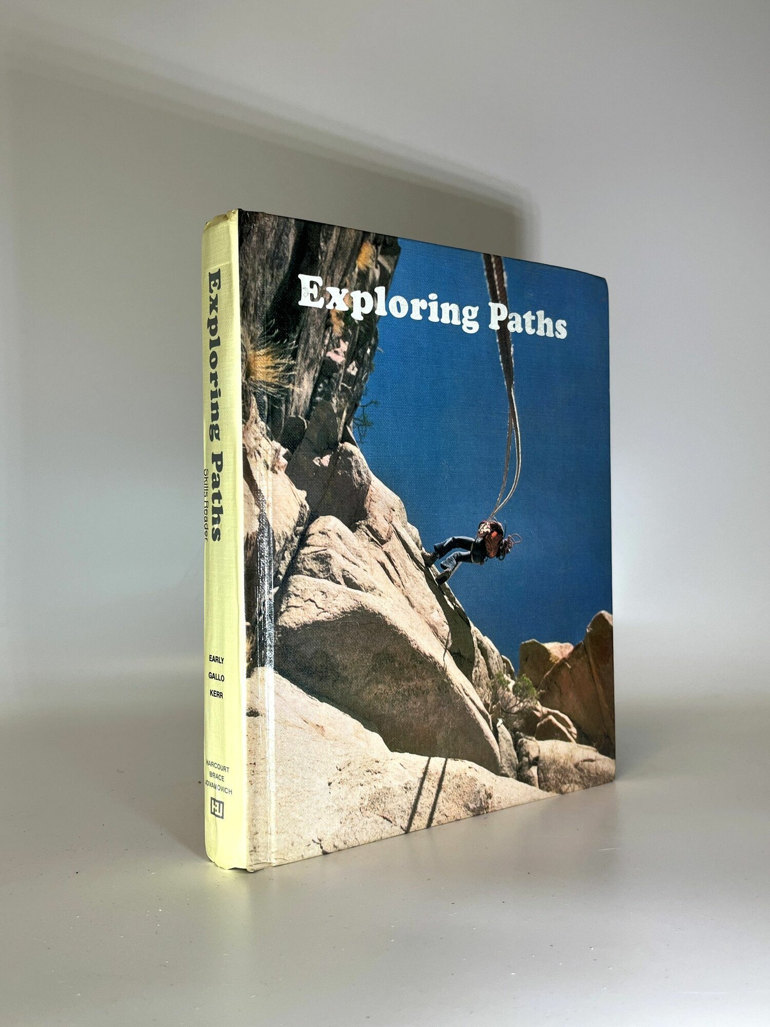 Exploring Paths. Учебник по чтению на английском. Early, Gallo, Keser. Букинистическая книга в отличном состоянии.