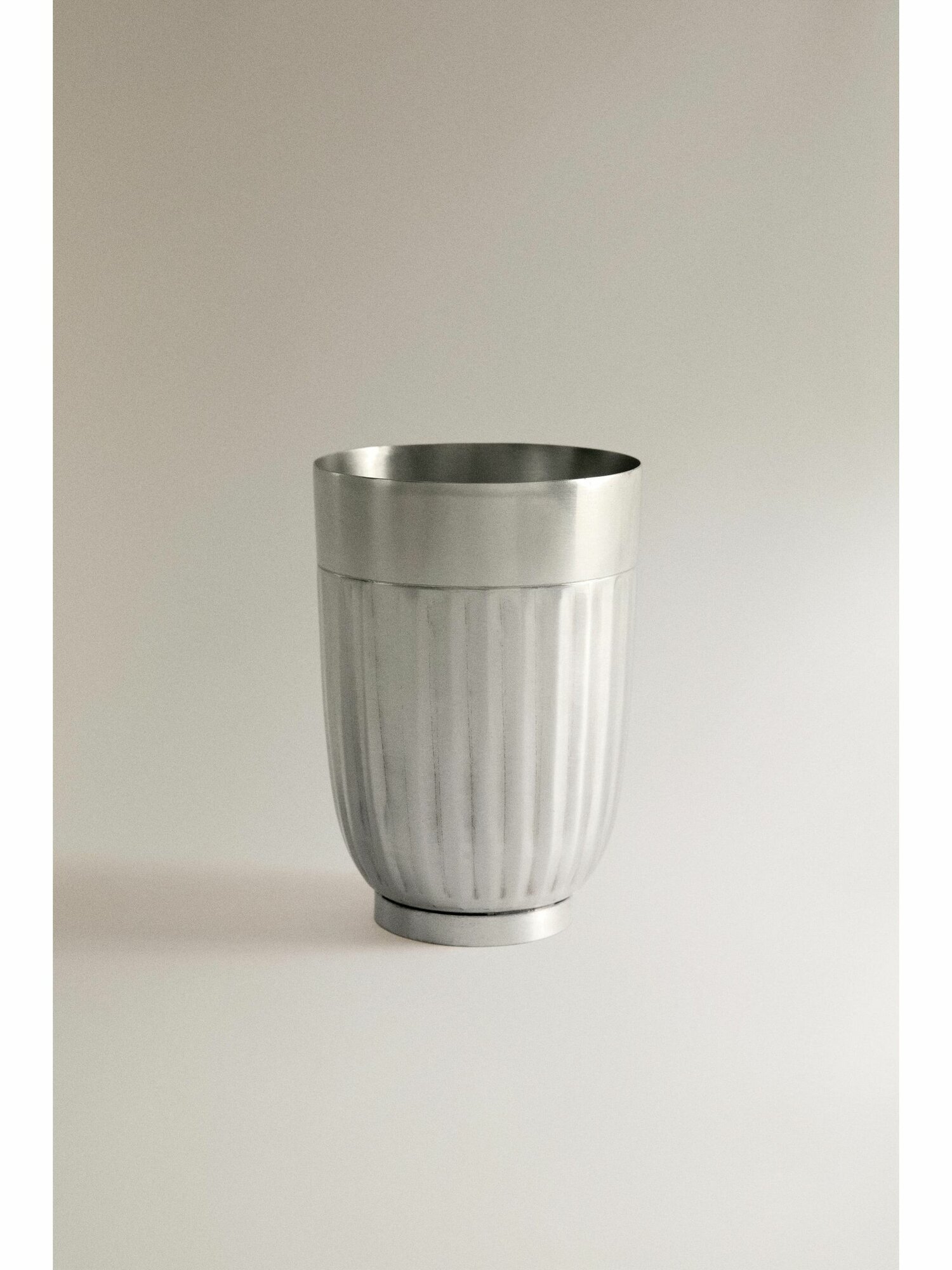 Стакан для зубных щеток Zara SCALLOPED METAL TOOTHBRUSH HOLDER, серебристый, нержавеющая сталь
