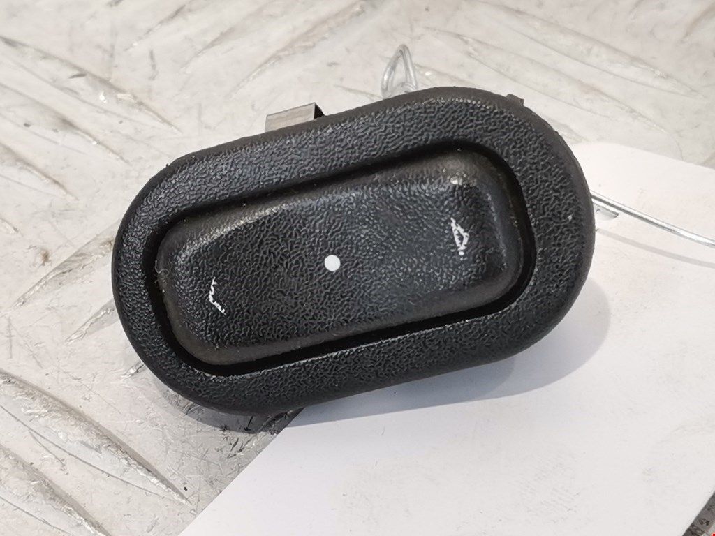 Кнопка стеклоподъемника / 1528373 90561388 9100299 для Opel Astra G (с пробегом)