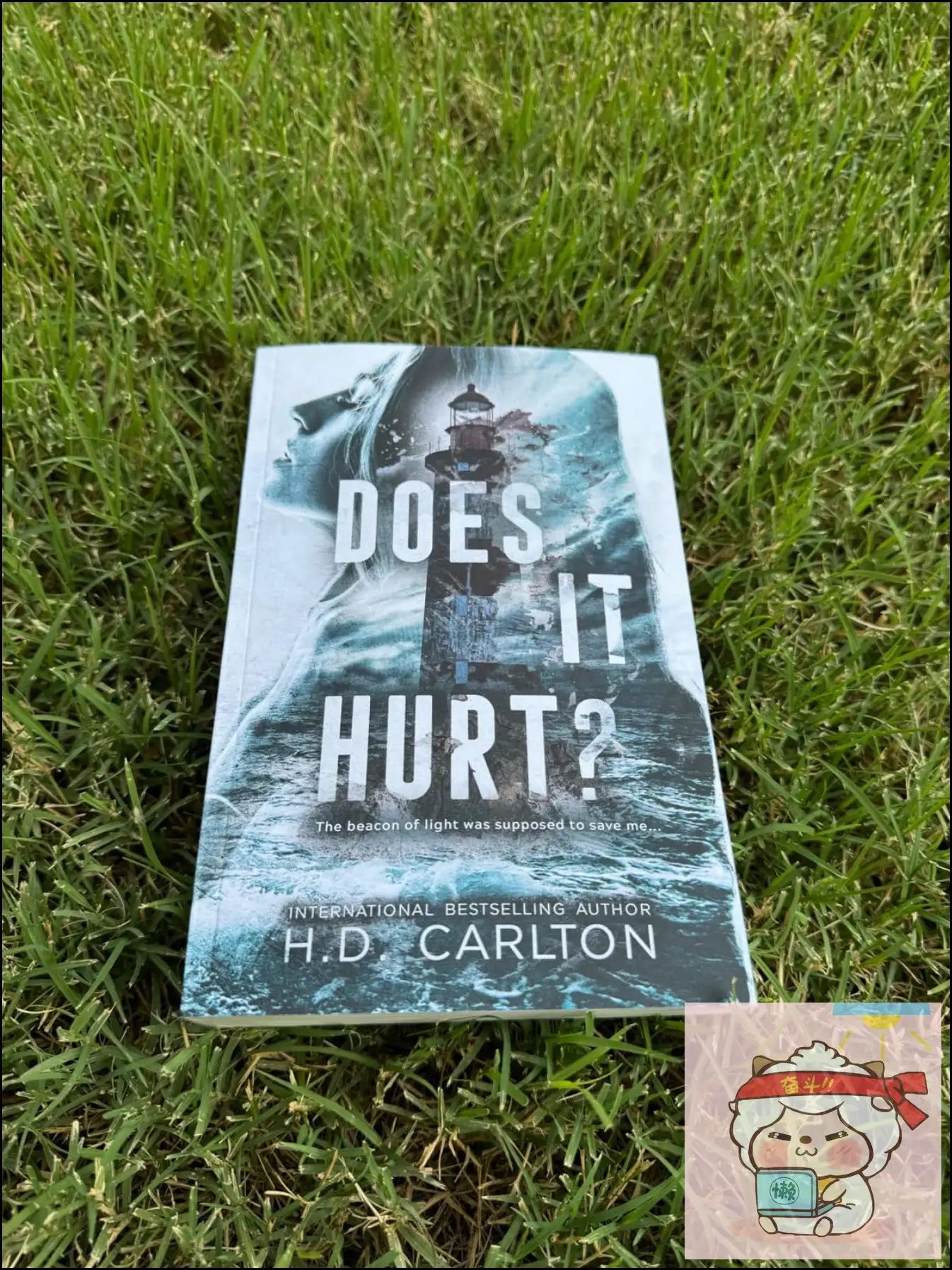 Книга Does It Hurt? в мягком переплете. Юмор и сатира на английском языке для взрослых читателей — фото 1
