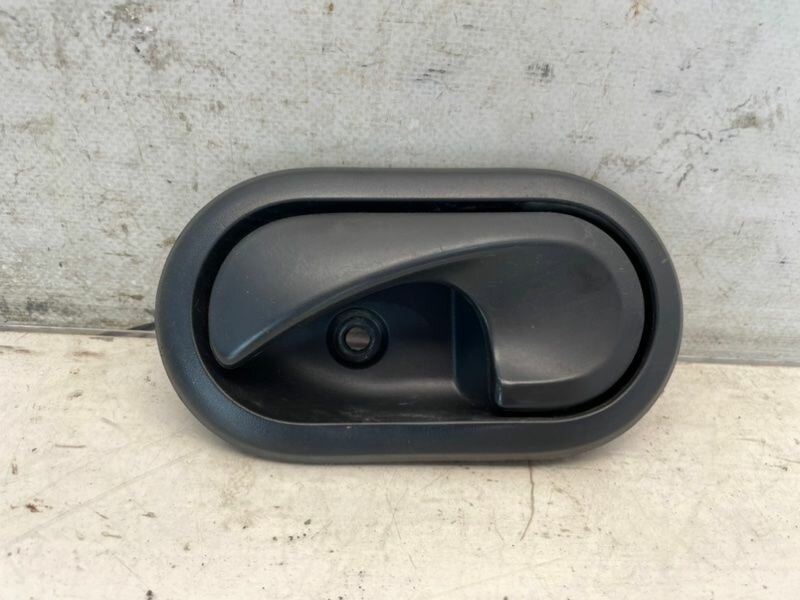 Ручка двери внутренняя Renault Duster 2013 8200733848 HSM K4M606, передняя левая (с пробегом)