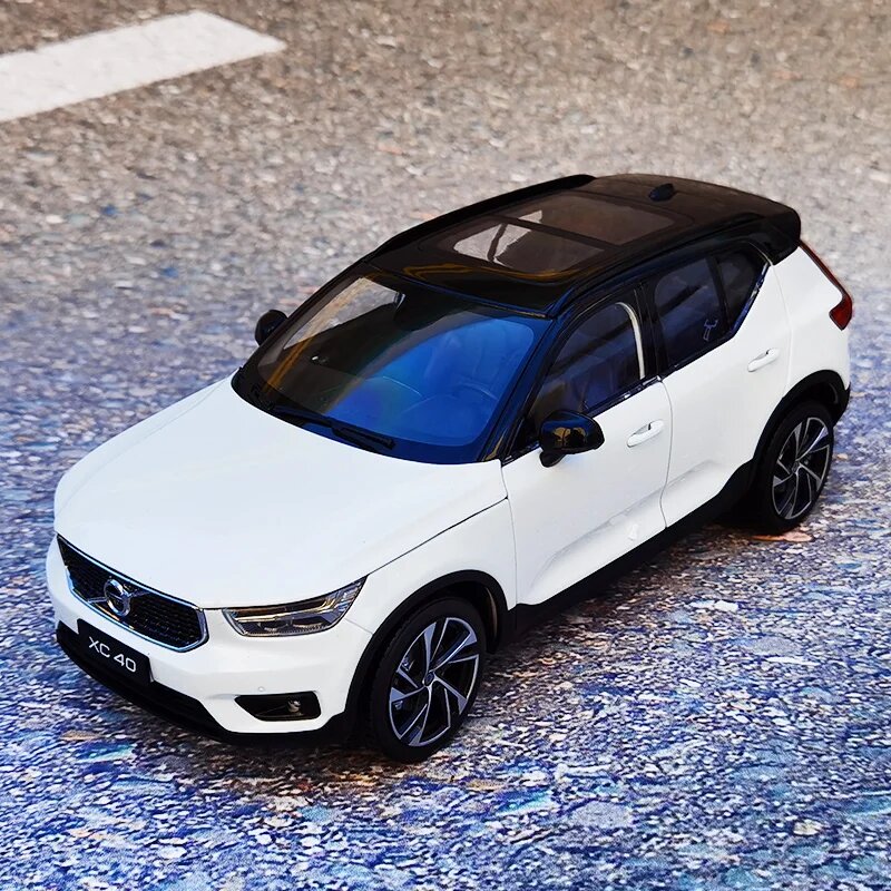 Модель автомобиля Welly Volvo XC40 1/18, Белый, A