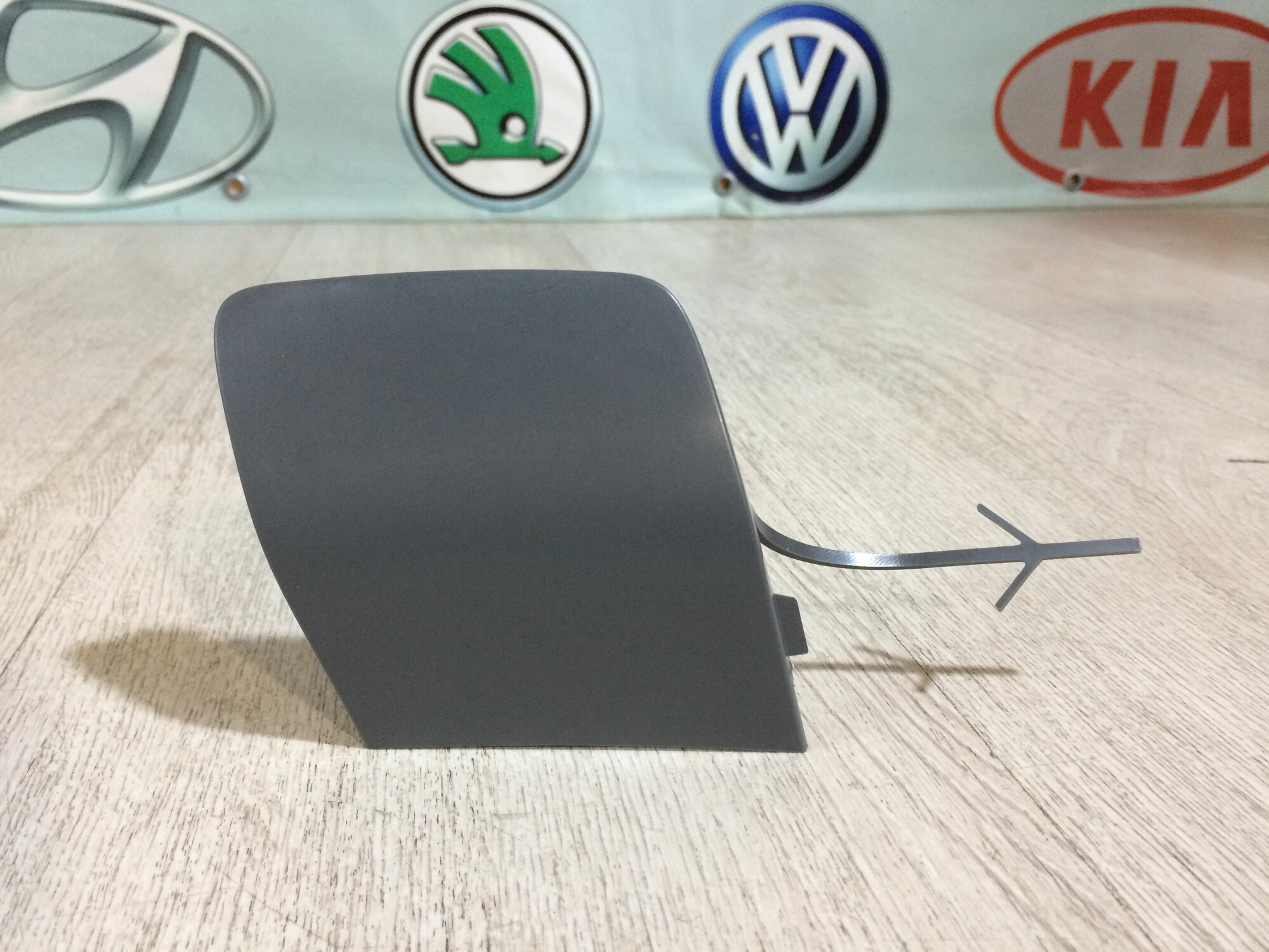 Заглушка крюка в бампер задний под покраску Шкода Октавия А5 04-08г Skoda Octavia