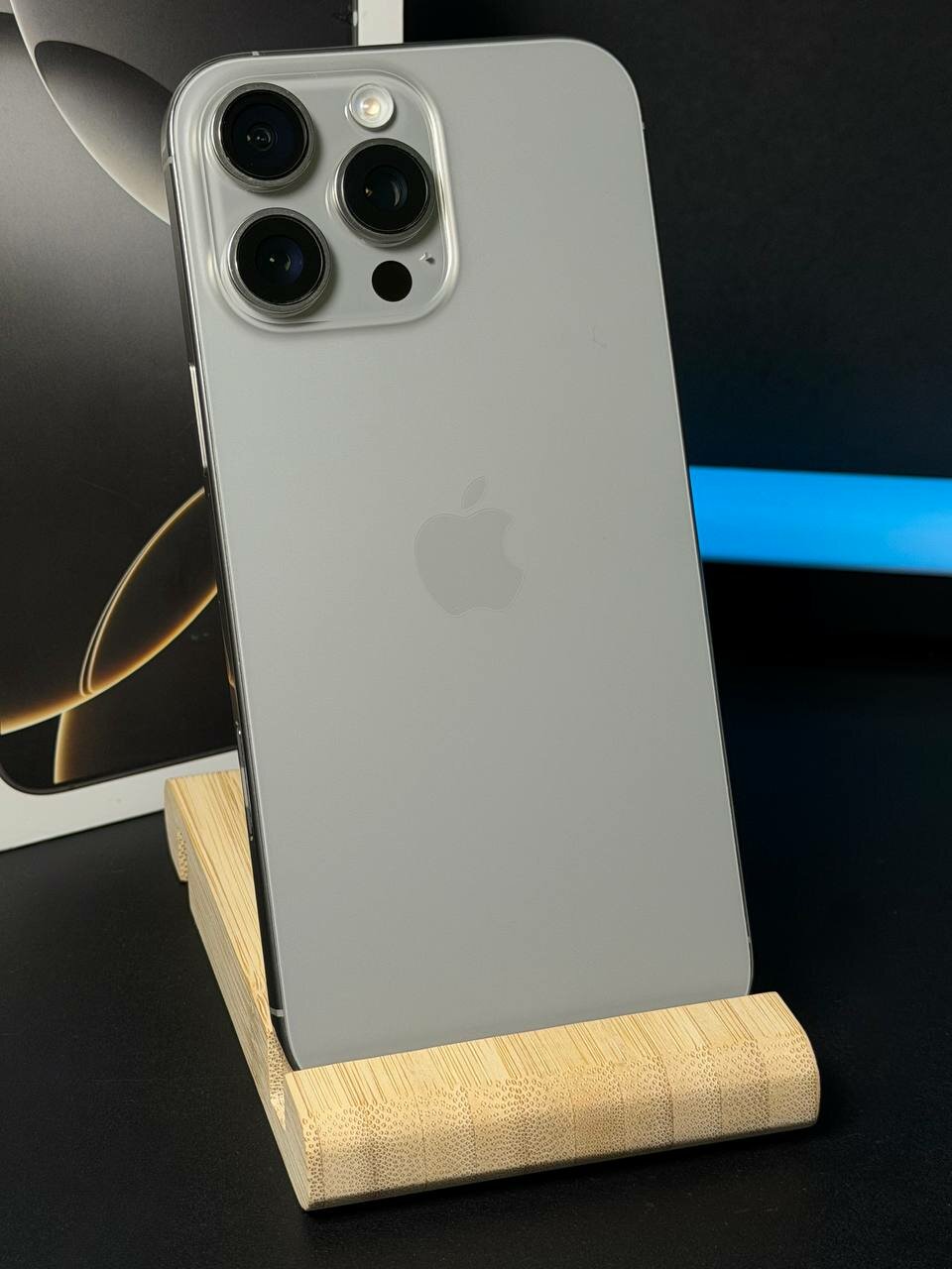 Смартфон Apple iPhone 16 Pro Max 256 ГБ, nano-SIM + eSIM, натуральный титан