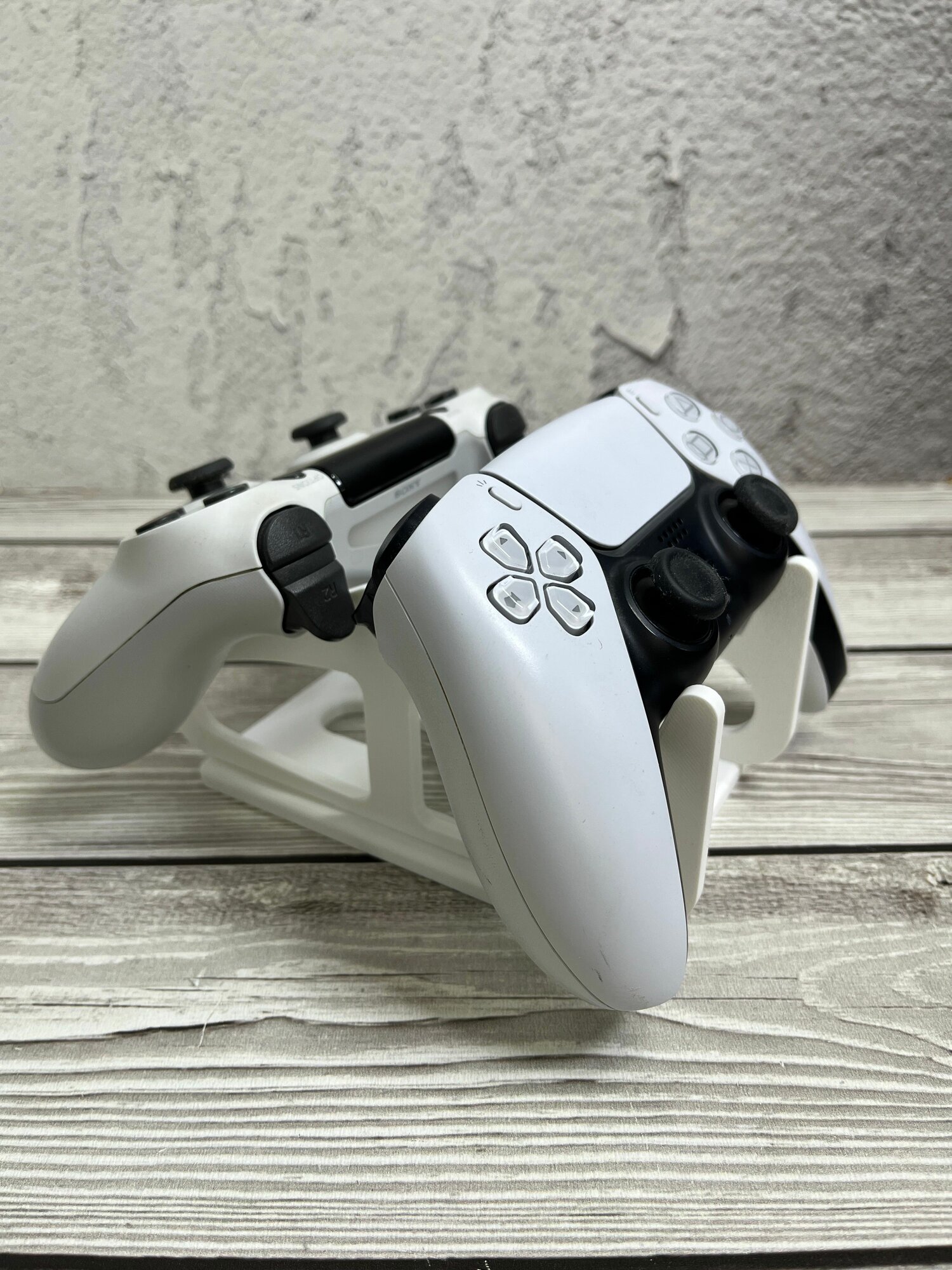 Подставка для двух геймпадов xbox, ps3, ps4, ps5 универсальная белая 2026