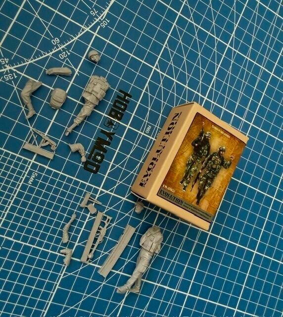 EM-35157 Фигурка для самостоятельной росписи 1:35 Syrian soldiers
