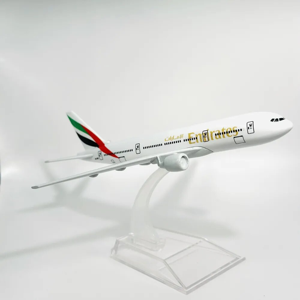 Сборная модель самолета Emirates, масштаб 1/500, металл, длина 16 см — фото 1