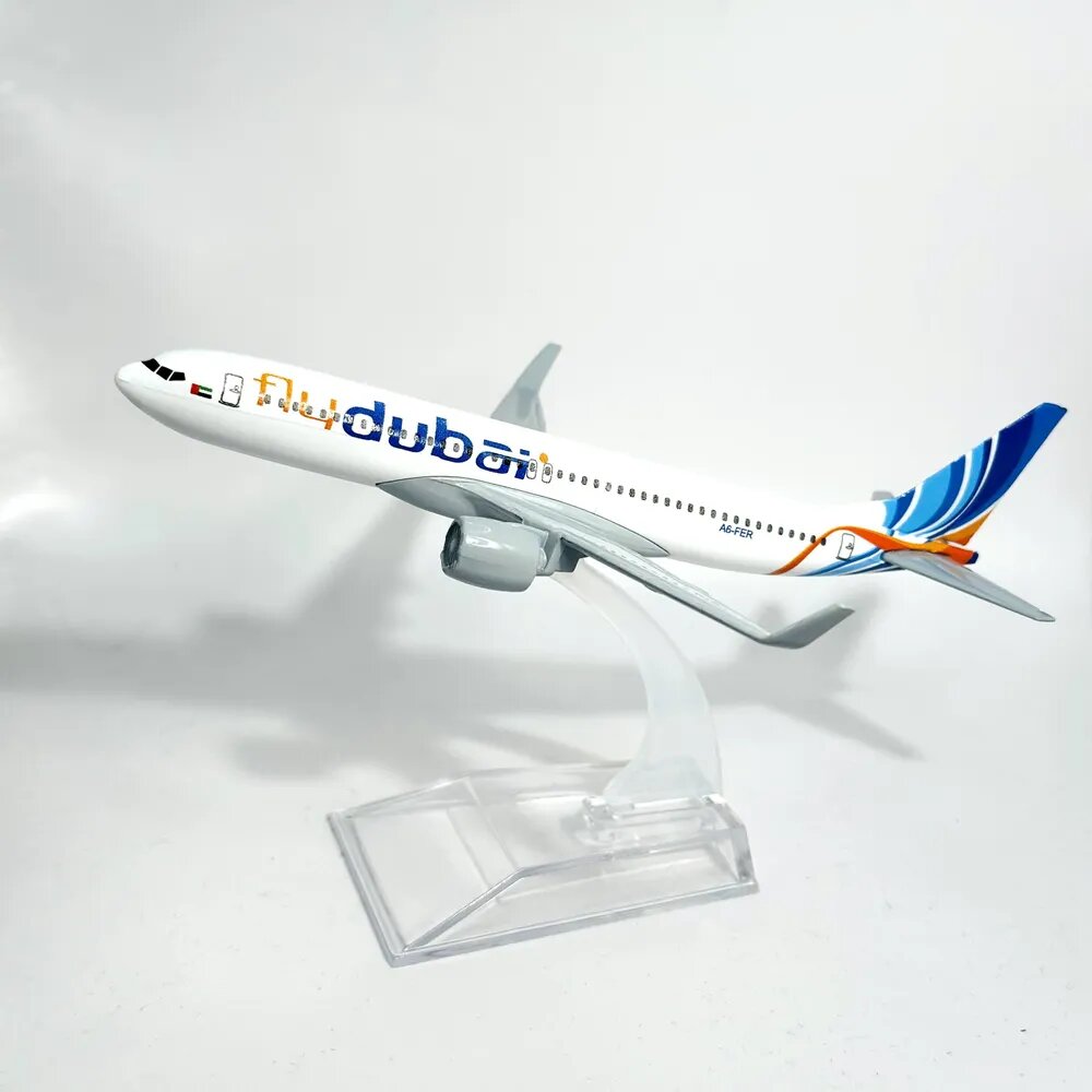 Сборная модель самолета Fly Dubai, металл, пластик, масштаб 1/500, длина 16 см
