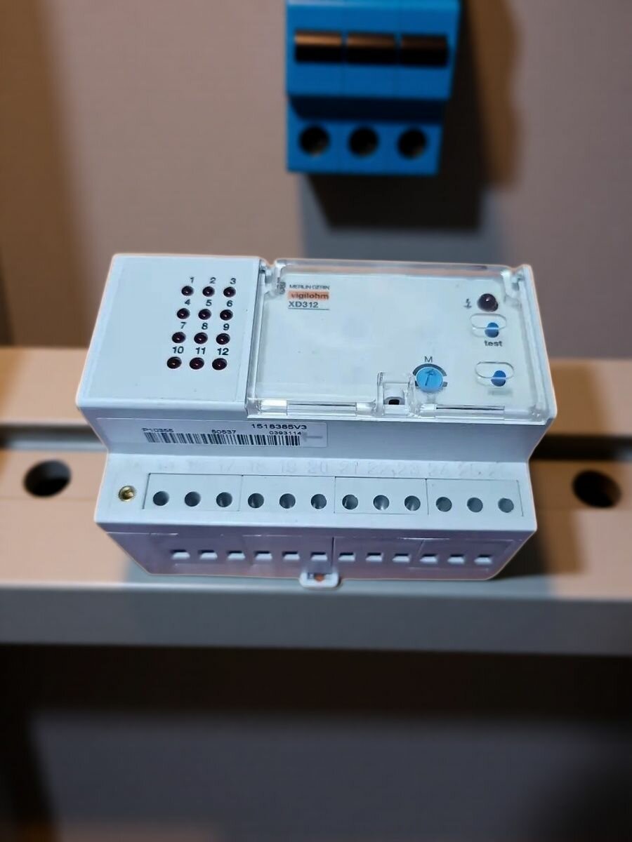 Устройство контроля изоляции XD312 380В 50537 Merlin Gerin