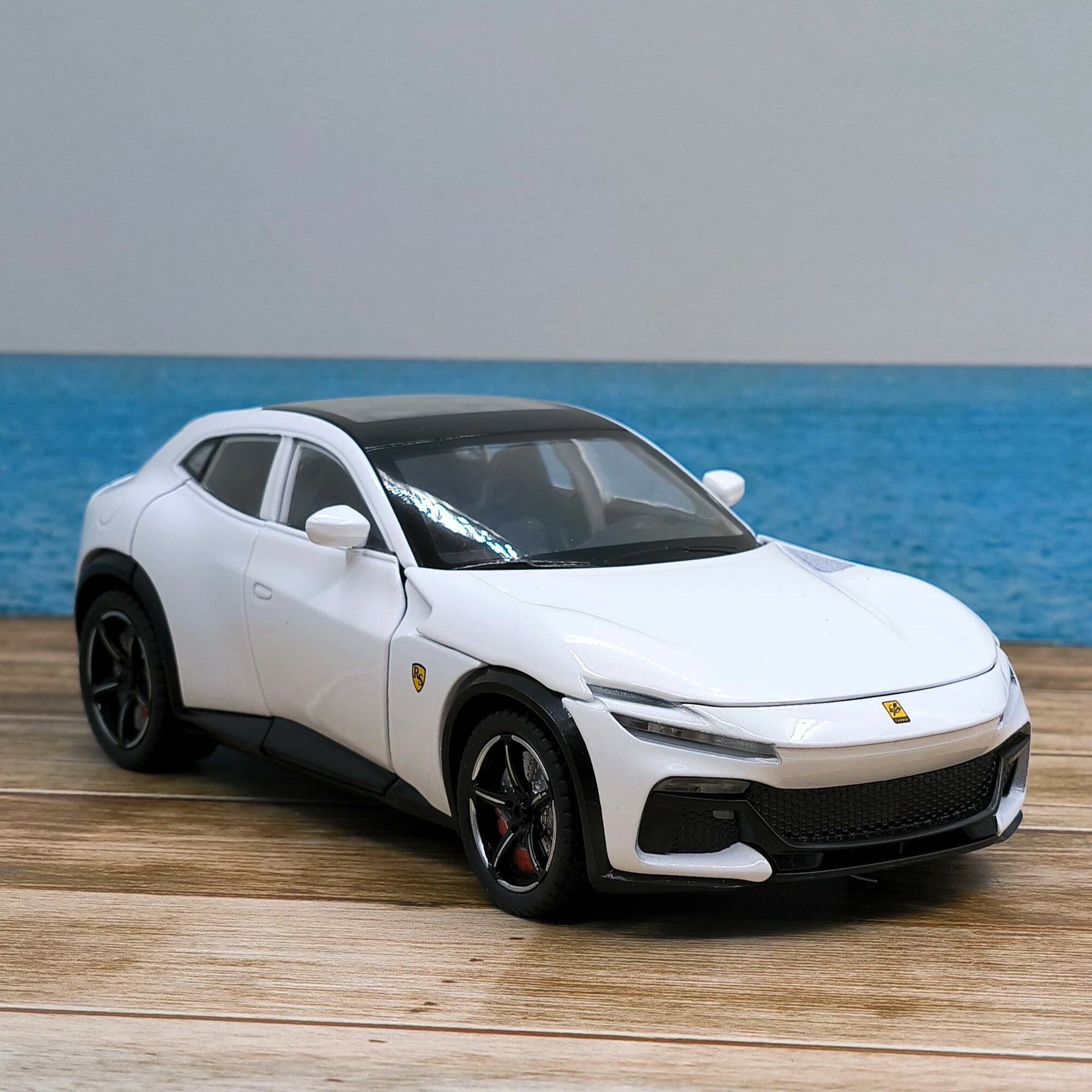 Металлическая модель Ferrari Purosangue с световыми и звуковыми эффектами. Масштаб 1:22