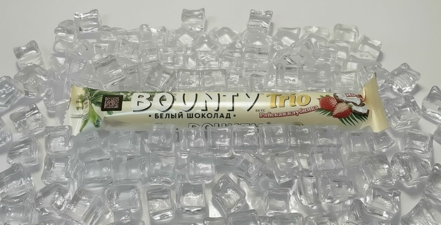 Шоколадный батончик Bounty Trio Райская клубника в белом шоколаде 78 гр 1 шт