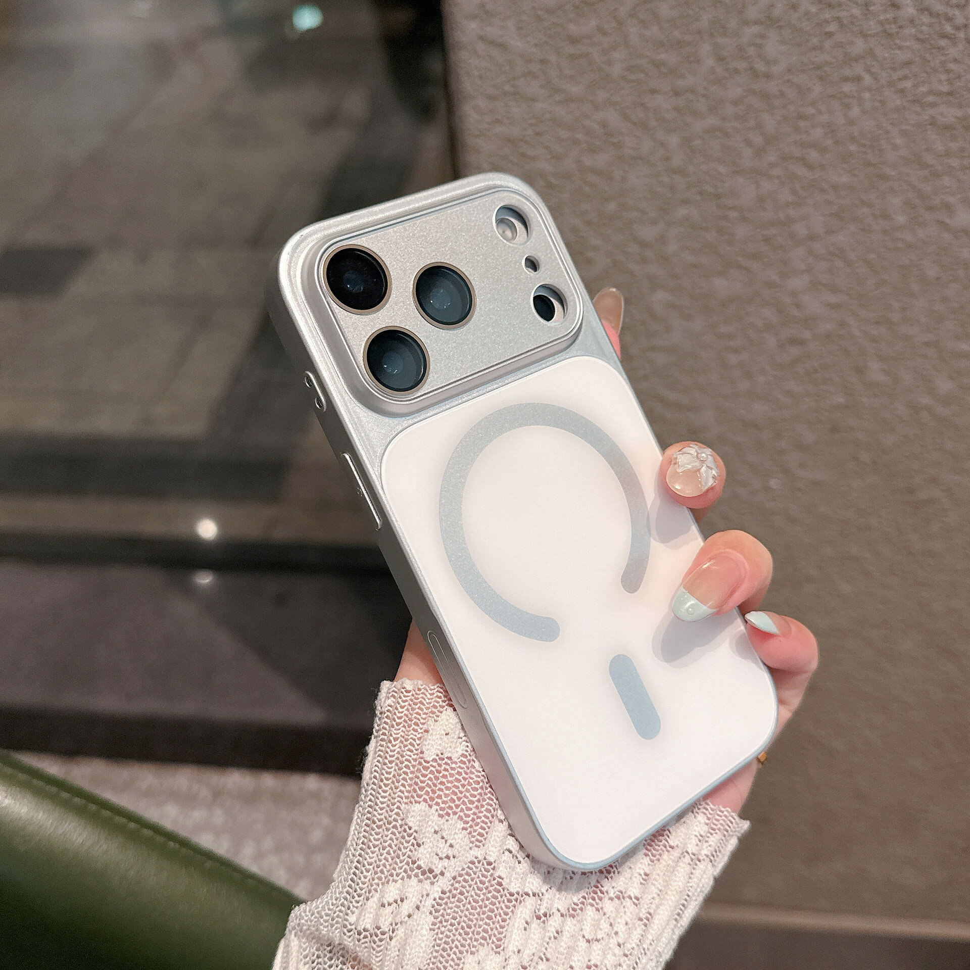 Матовый Магнитный Чехол для iPhone 17 С Контрастным Цветом Противоударная Задняя Крышка Белый