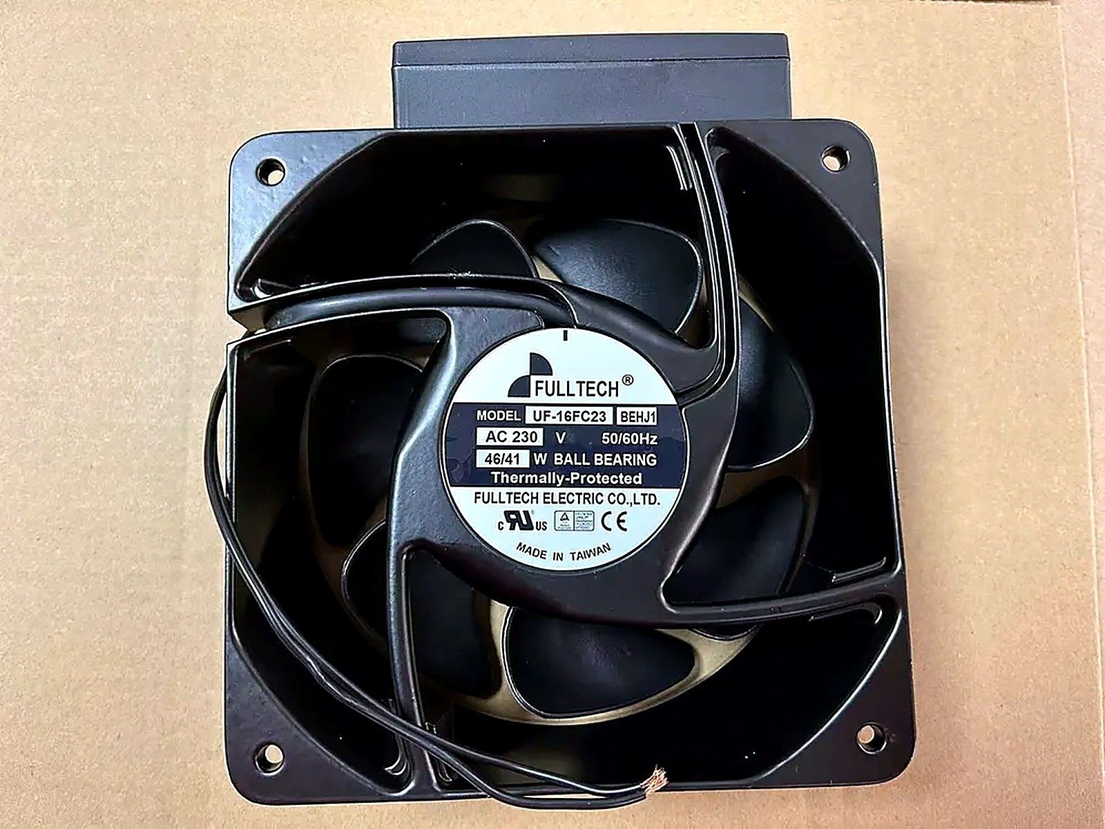 FULLTECH UF-16FC23 BWHJ1 230V Вентилятор, 17.2x17.2x5.1 см