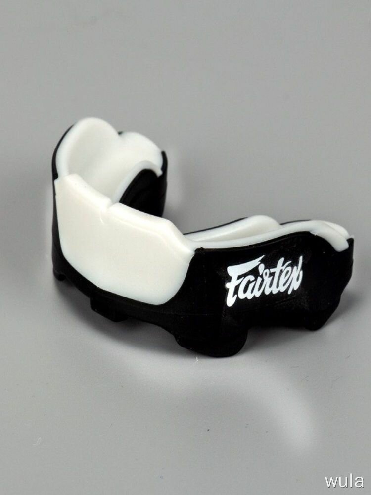 Спортивная капа Fairtex, набор с кейсом, черная/белая, титан, для боя, 1 шт — фото 1