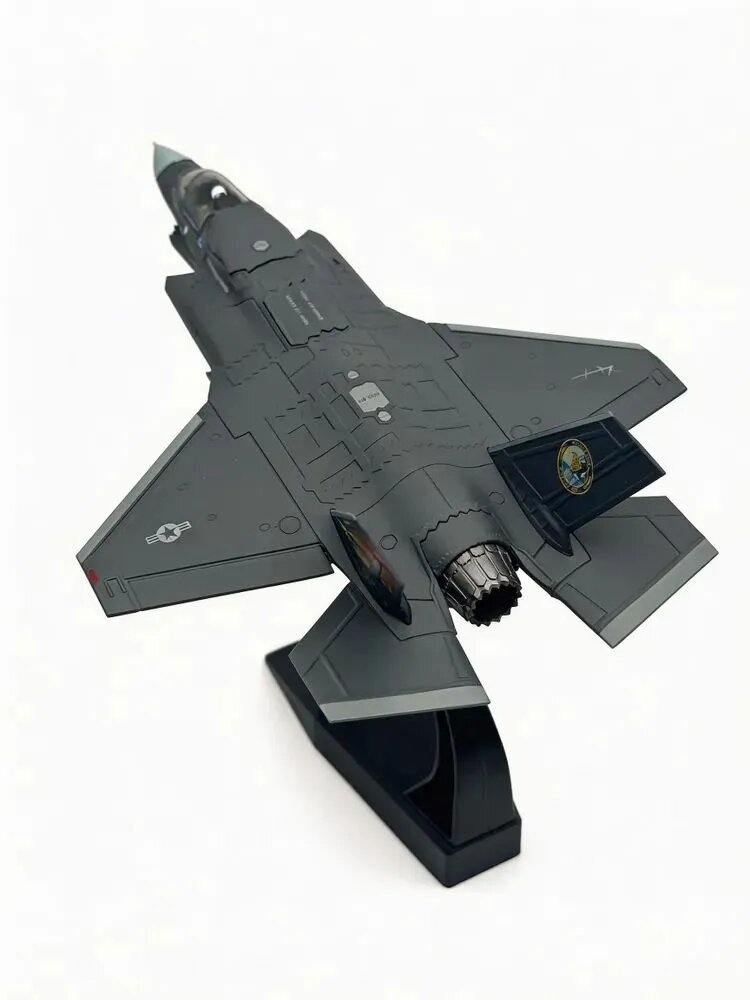 Модель истребителя F-35B Lightning II ВВС США 1:72 коллекционная собранная копия