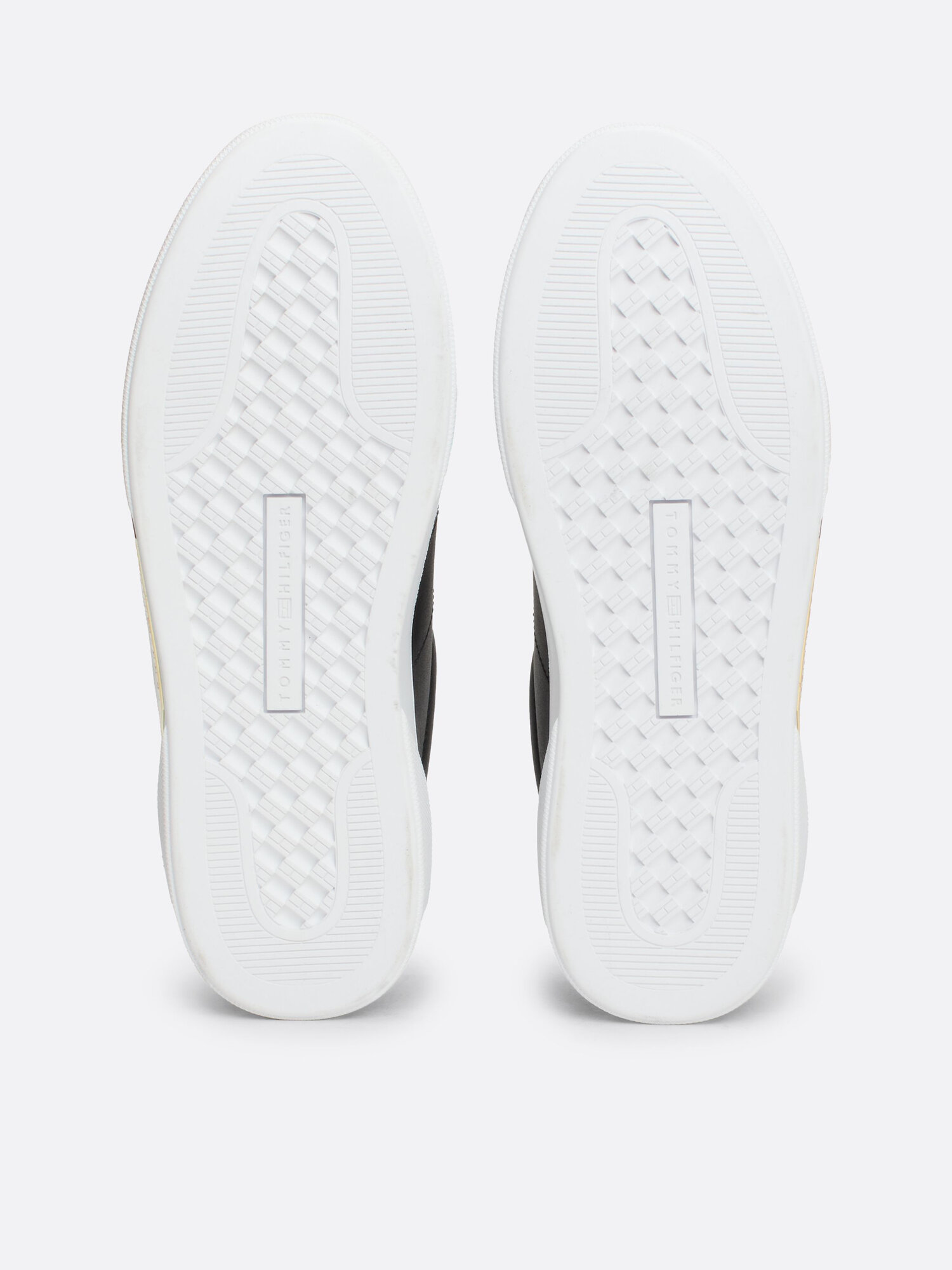 Кеды TOMMY HILFIGER CHIC PANEL COURT SNEAKER, размер 38 RU, черный/золотой — фото 1