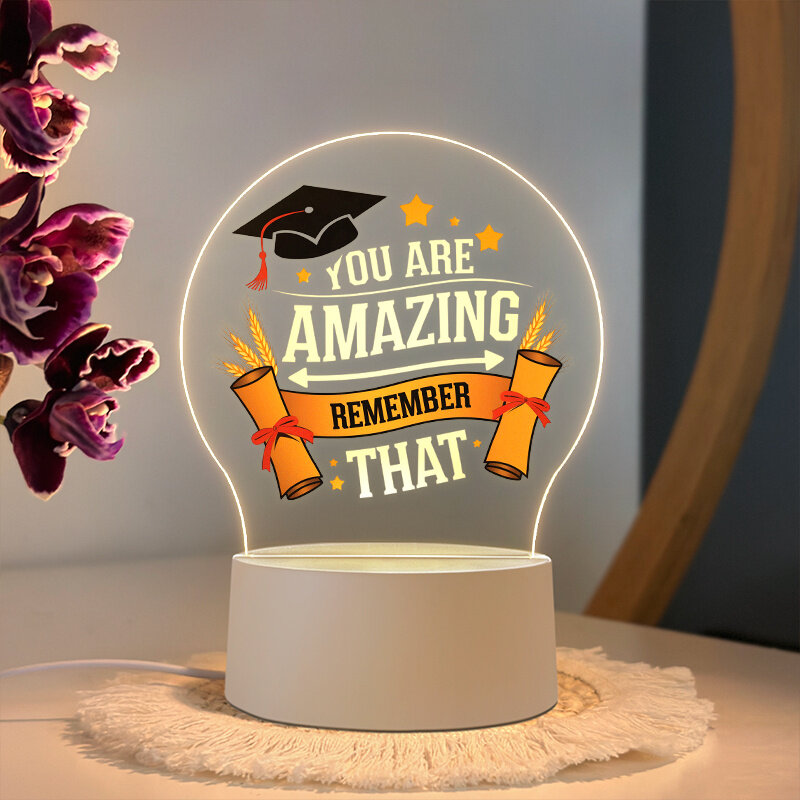 Ночник на выпускной «YOU ARE AMAZING remember that» с дизайном выпускной шапочки и диплома, акриловый LED-светильник на USB, настольная лампа, подарок для выпускников колледжа и школы, 1 шт.