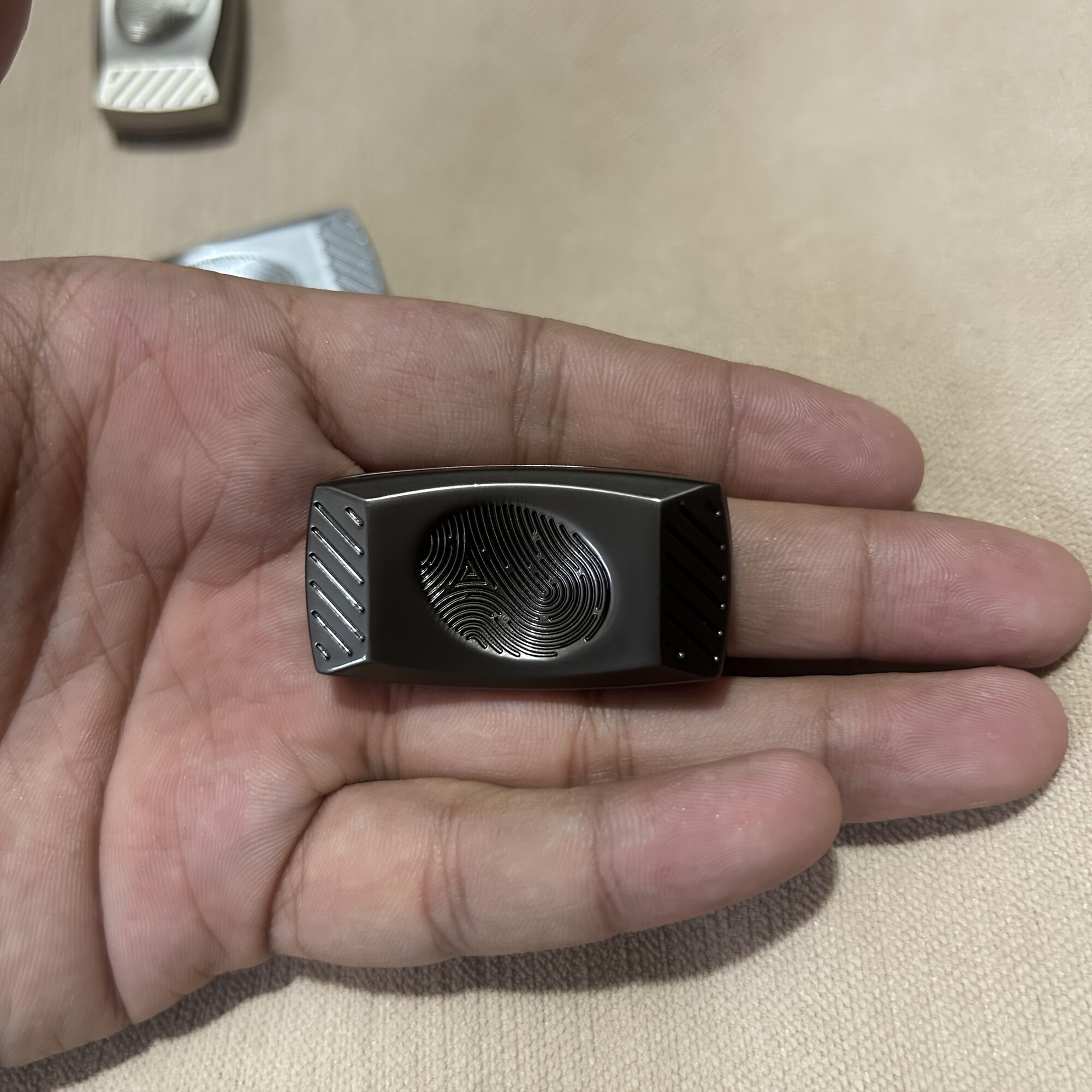 Релакс-игрушка EDC Push Card Snap Coin Fingerprint для рук, офисное развлечение, цвет Gun