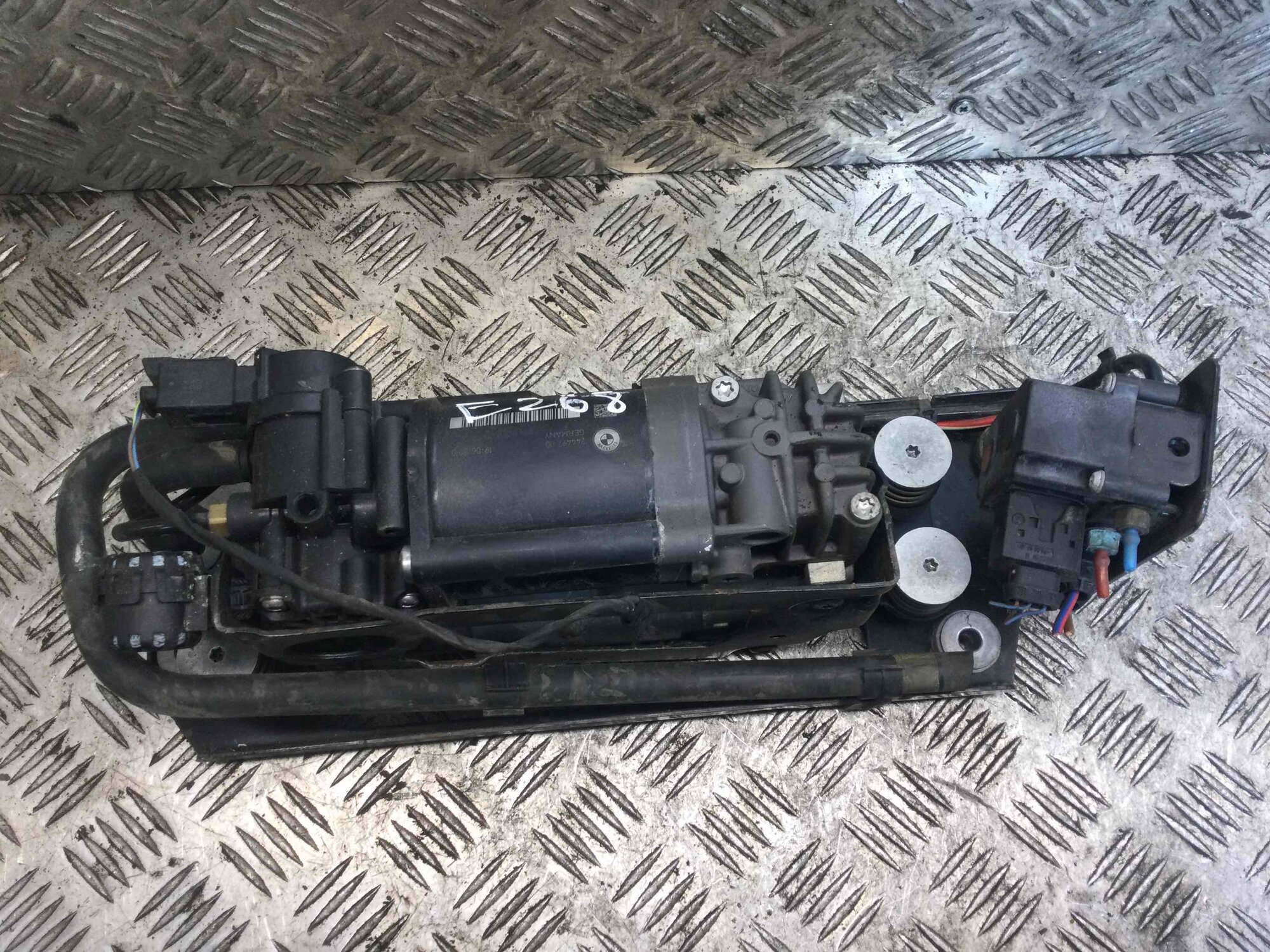 Б/У Компрессор пневмоподвески BMW 5-Series F10/F11/GT F07 (2009-2013) 2010 г.