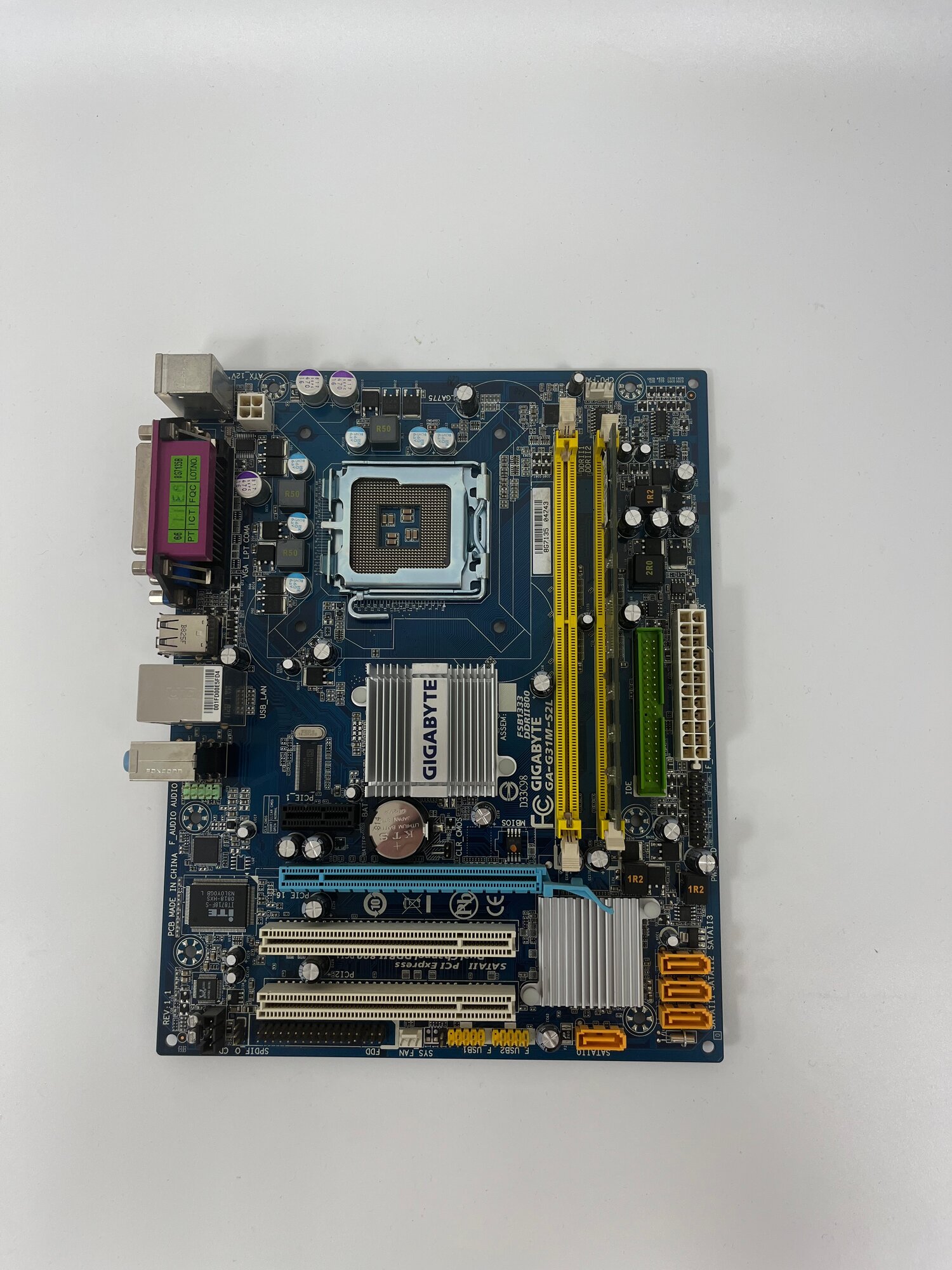 материнская плата Gigabyte GA-G31M-ES2L, построенная на базе связки чипсетов Intel G31
