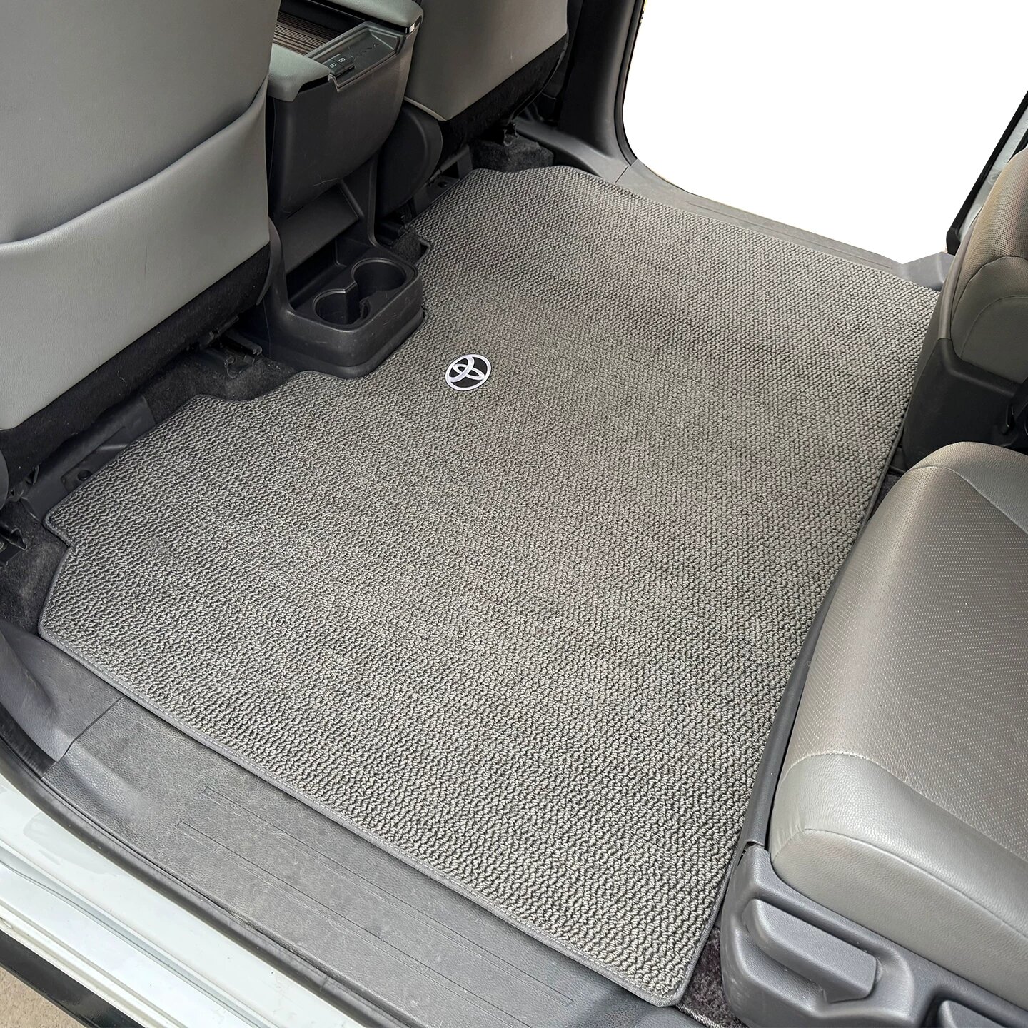 Toyota Granvia Gray Menes Four-Seat Large Middle Row Floor Mat, Thick Design for 2020-2023 Models, 80-120 Characters