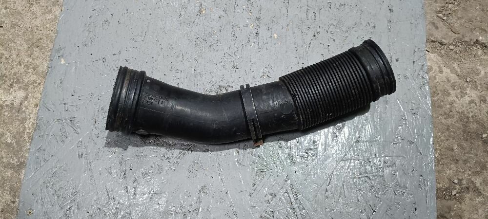 Патрубок воздушного фильтра Audi A4 B5 06B129627