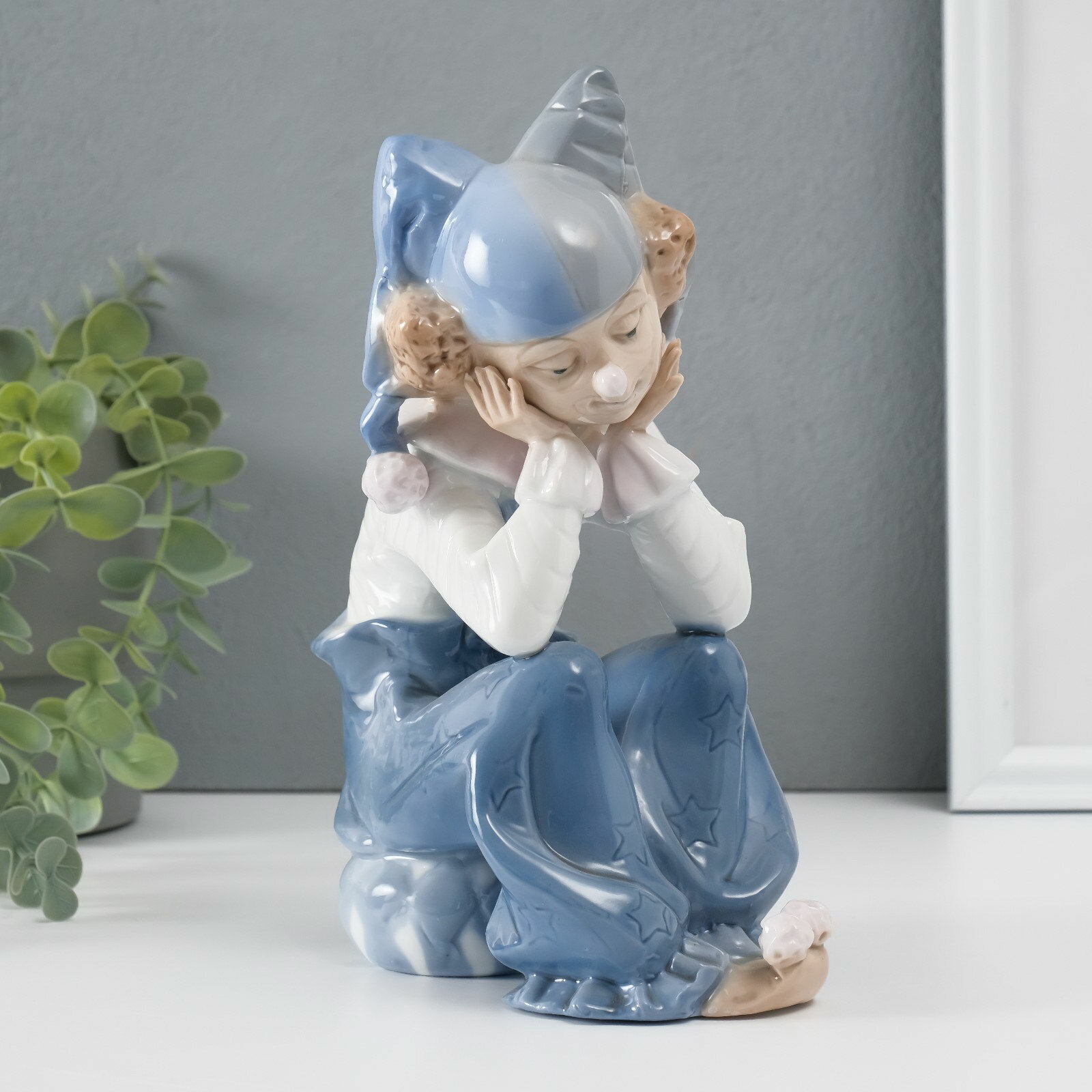 Фигурка керамика "Клоун после представления", цветной, 20x14.5x9 см