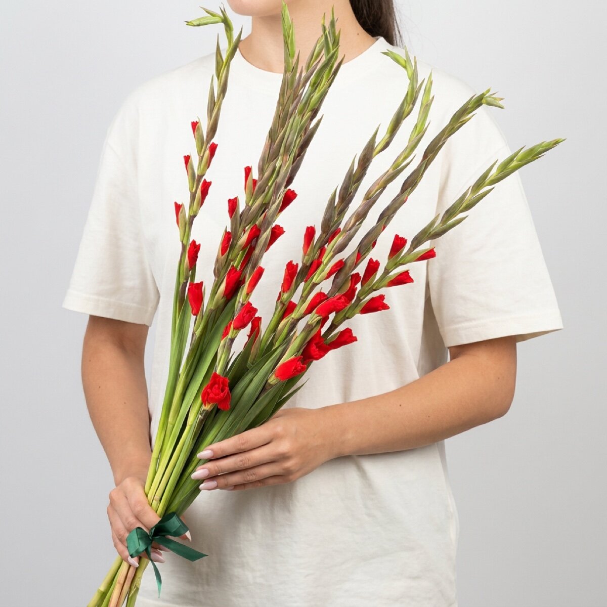 Букет живых цветов из 9 красных гладиолусов