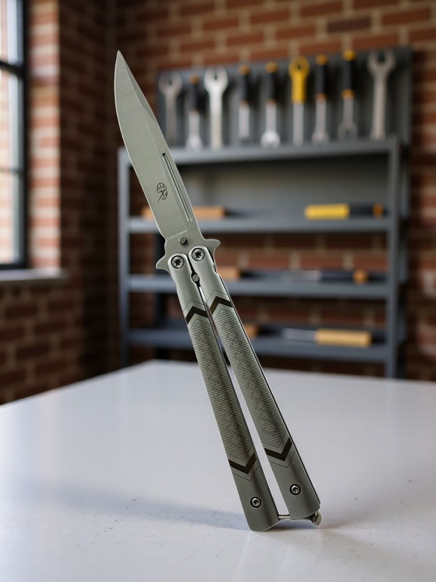 Нож-бабочка Pirat T703, клипса для крепления, длина клинка 8,2 см.