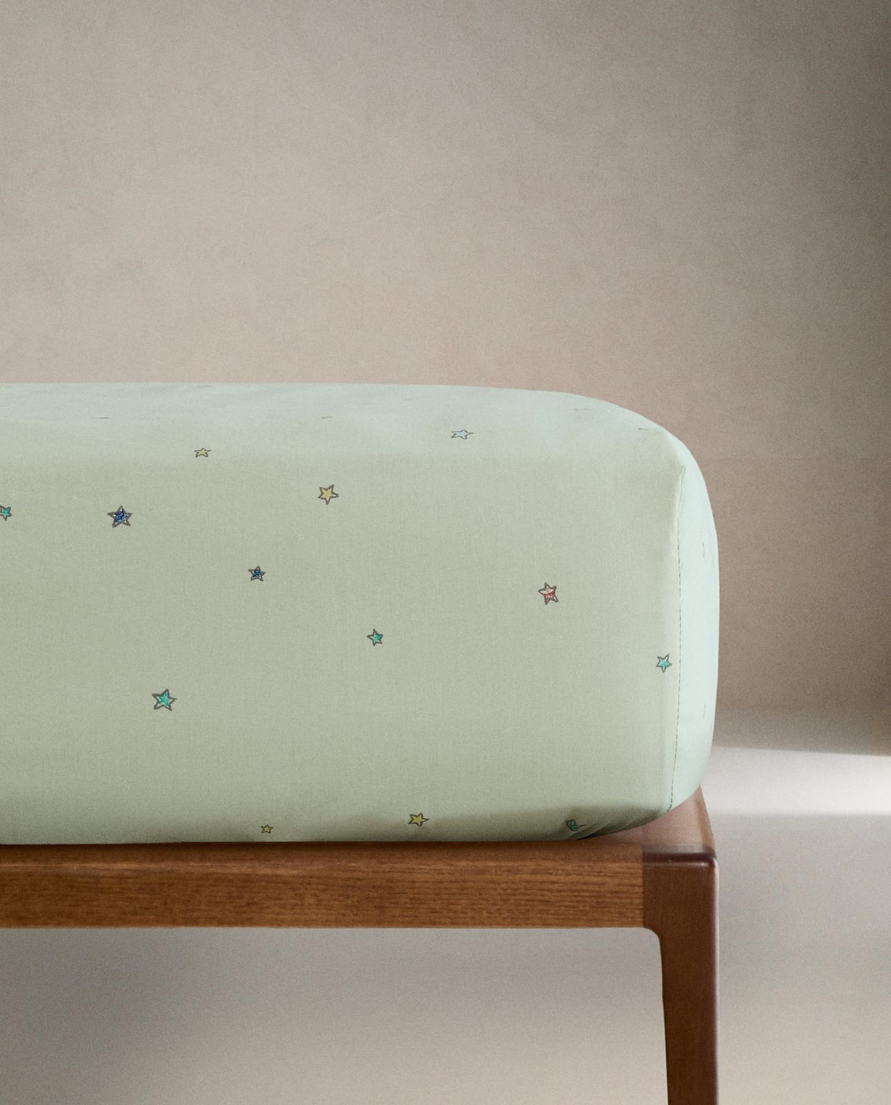 Простыня ZARA HOME детская хлопковая на резинке в звездочки, 60 x 120 x 15 см, зеленый 1621/900/526-10